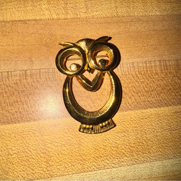 Avon | Jewelry | Vintage Avon Wise Eyes Pin | Poshmark